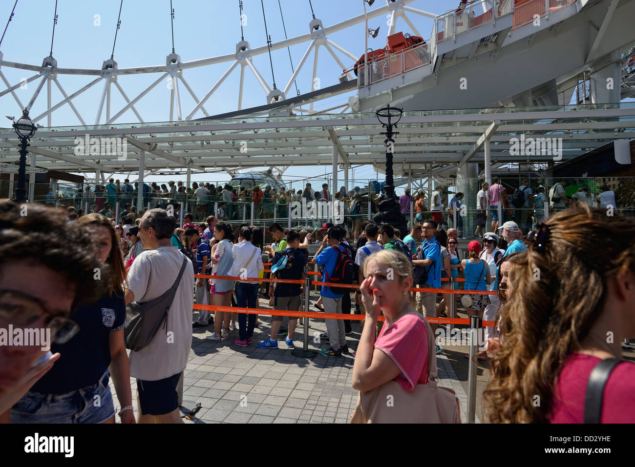 Queue london eye -Fotos und -Bildmaterial in hoher Auflösung – Alamy