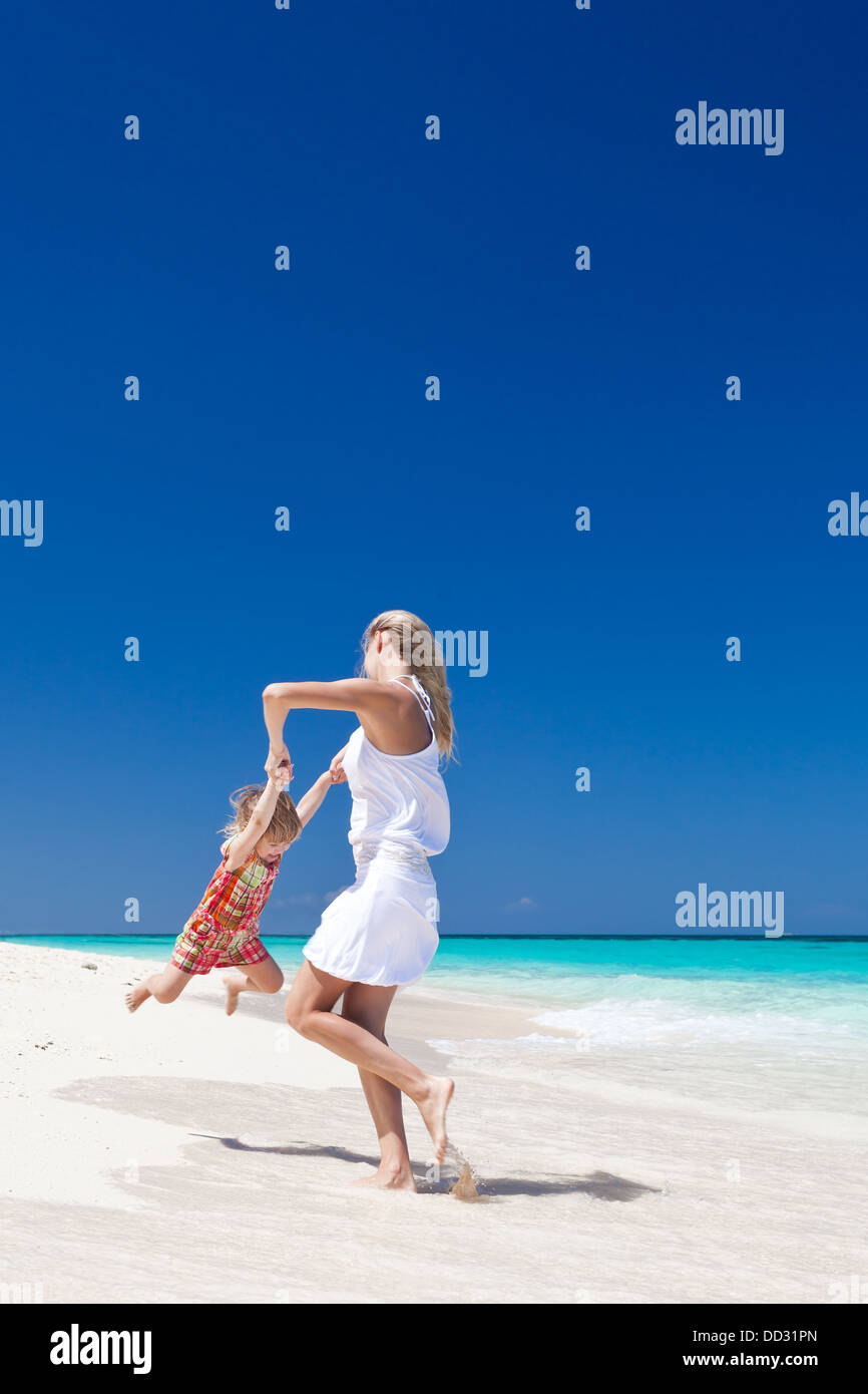 Mutter tochter urlaub meer -Fotos und -Bildmaterial in hoher Auflösung ...