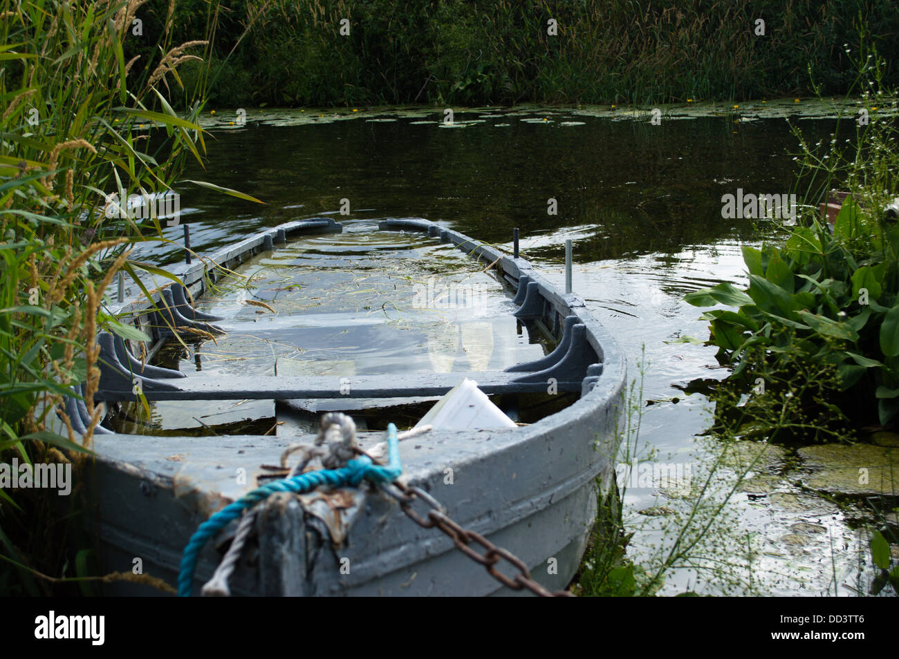 Flussboot gesunken -Fotos und -Bildmaterial in hoher Auflösung – Alamy