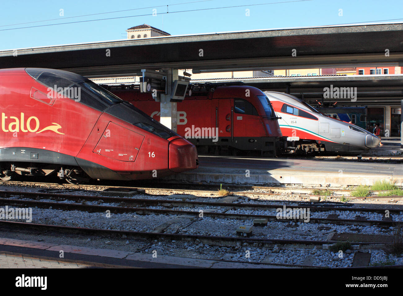 Zug im italienischen bahnhof -Fotos und -Bildmaterial in hoher ...