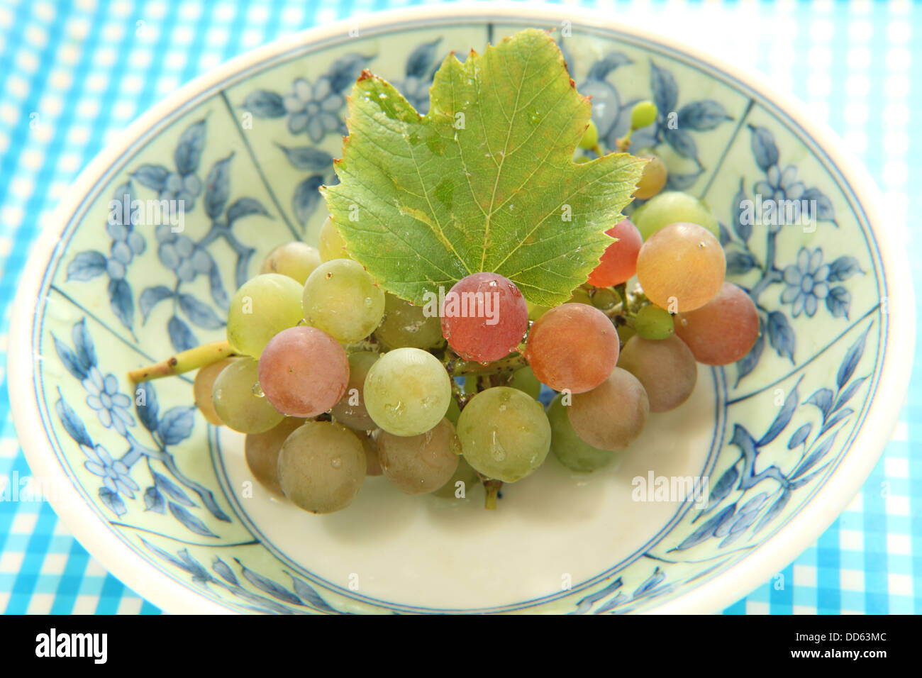 Eine traube ist eine frucht -Fotos und -Bildmaterial in hoher Auflösung ...