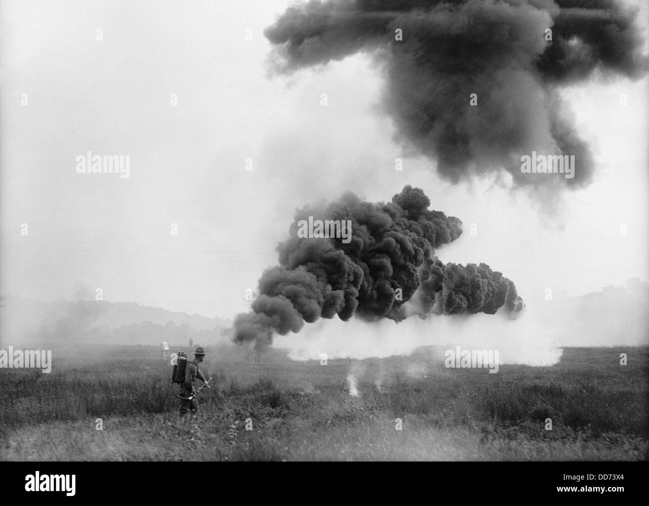 Ausbildung zum flammenwerfer -Fotos und -Bildmaterial in hoher ...