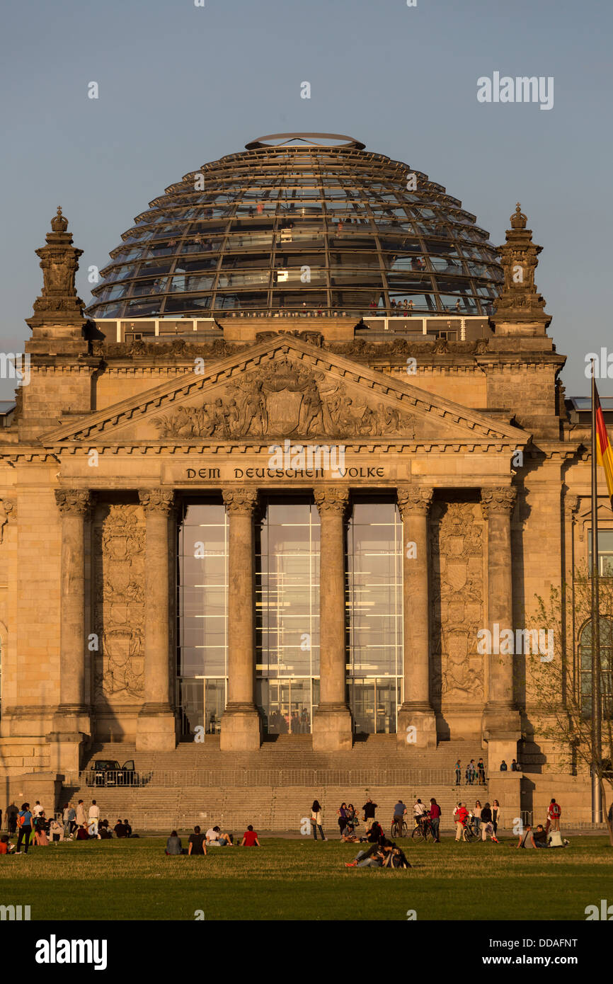 Outside the reichstag dome -Fotos und -Bildmaterial in hoher Auflösung – Alamy
