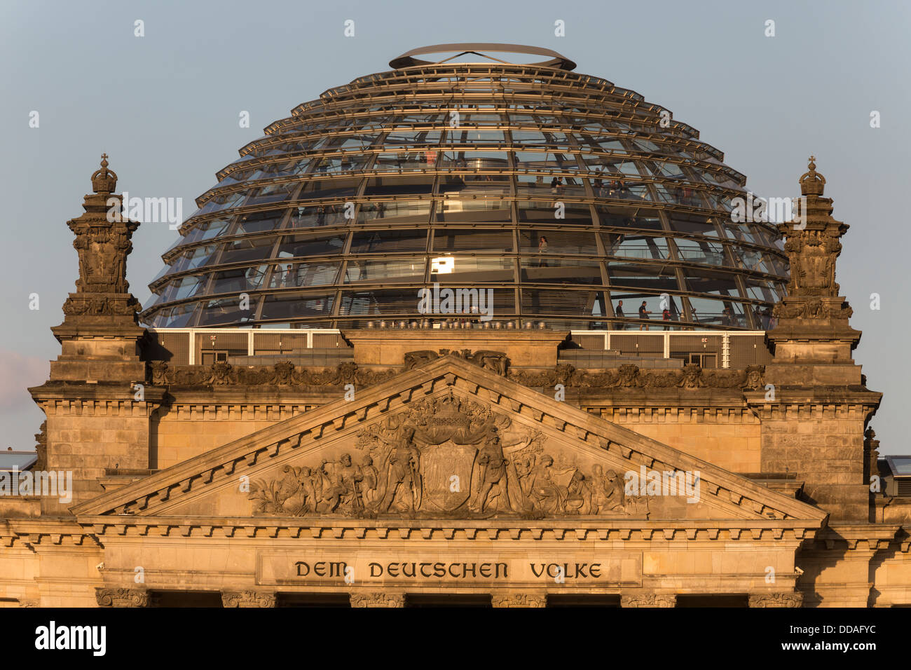 Outside the reichstag dome -Fotos und -Bildmaterial in hoher Auflösung – Alamy