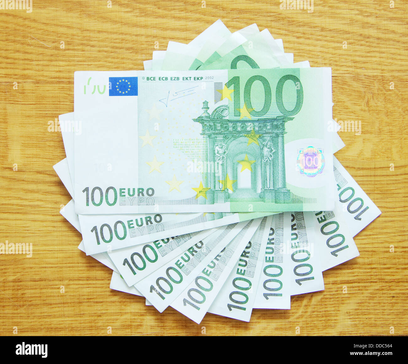 100 euro schein -Fotos und -Bildmaterial in hoher Auflösung - Seite 3 ...