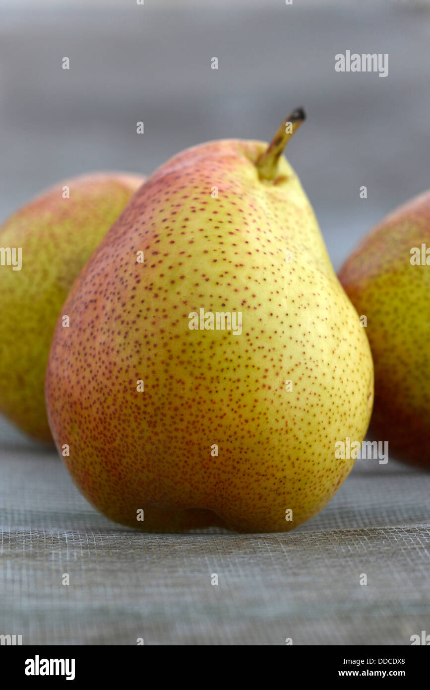 Birne fruit -Fotos und -Bildmaterial in hoher Auflösung – Alamy