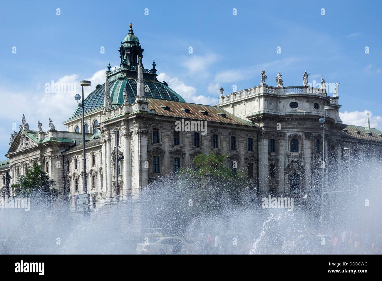 Karlsplatz stachus münchen -Fotos und -Bildmaterial in hoher Auflösung ...