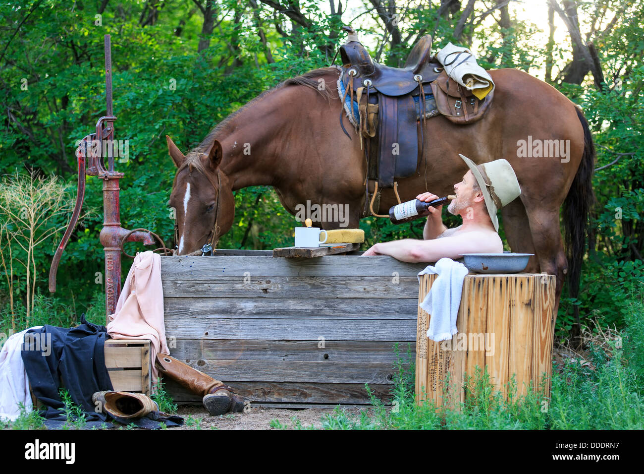 Cowboy bathing -Fotos und -Bildmaterial in hoher Auflösung – Alamy