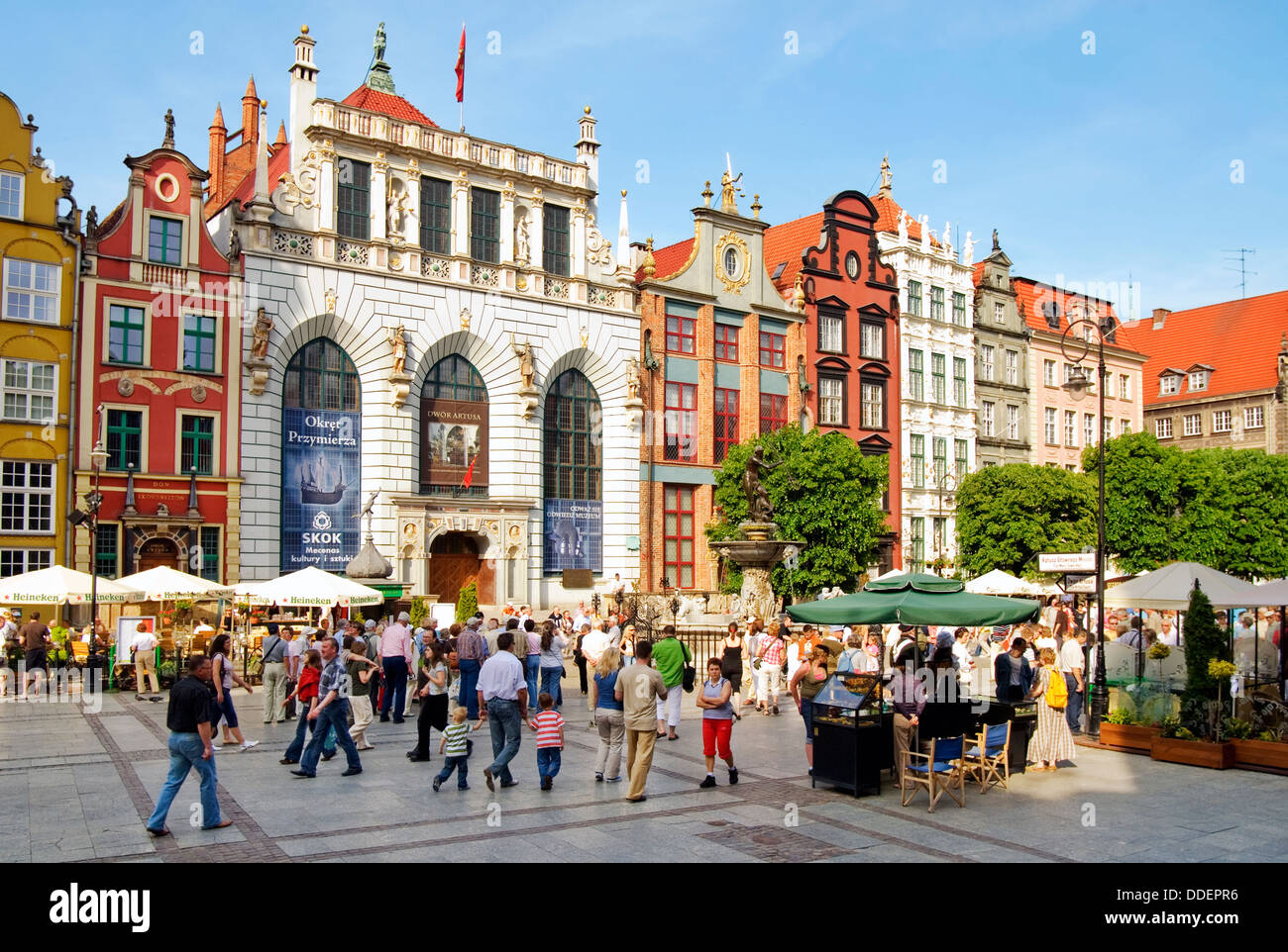 Touristen und Einheimische, shopping und sightseeing in der ...