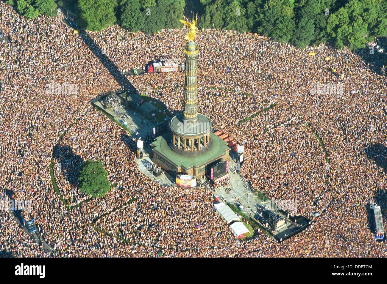 Love parade 1999 -Fotos und -Bildmaterial in hoher Auflösung – Alamy