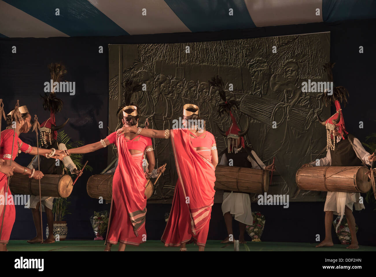 Santal gaur maria tribals -Fotos und -Bildmaterial in hoher Auflösung ...