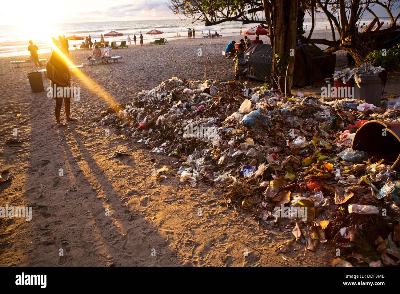 Kuta Beach Bali Trash Stockfotos und -bilder Kaufen - Alamy