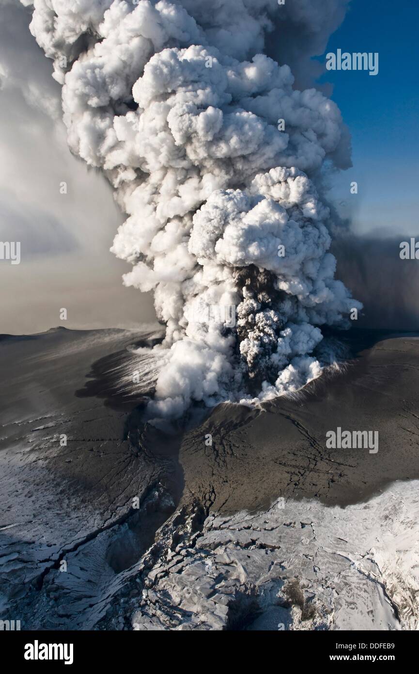 Explosionen erzeugt -Fotos und -Bildmaterial in hoher Auflösung – Alamy