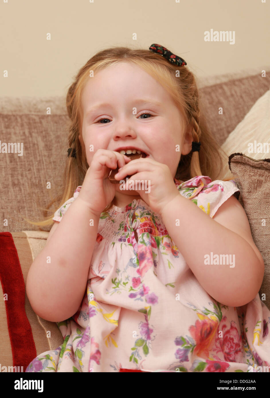 Fettes kleinkind mädchen -Fotos und -Bildmaterial in hoher Auflösung ...