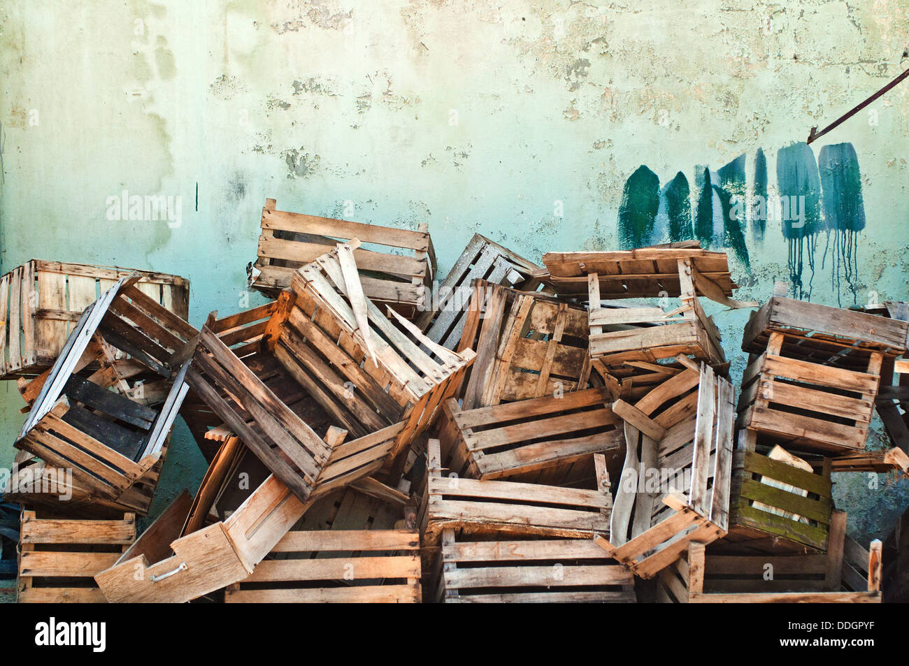 Wooden crates -Fotos und -Bildmaterial in hoher Auflösung – Alamy