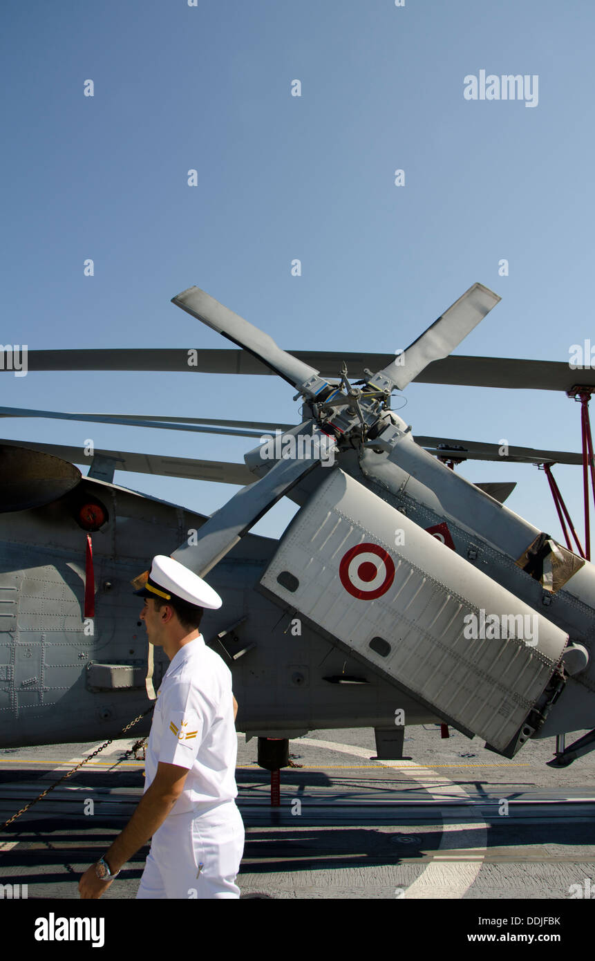 Sikorsky Seahawk Marine Hubschrauber auf der Landeplattform der ...