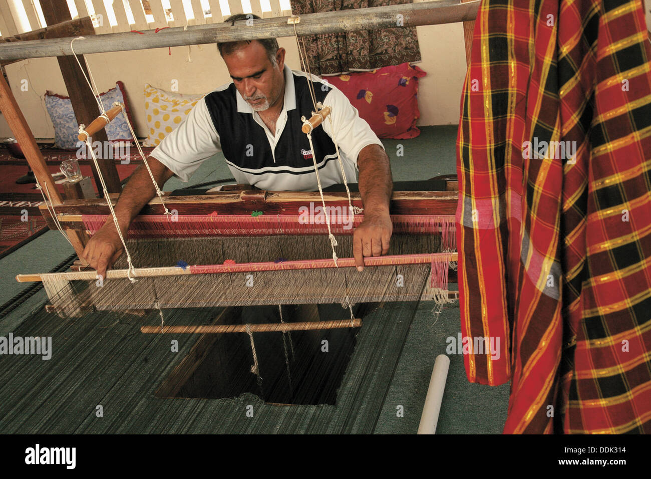 Traditionelle weberei bahrain -Fotos und -Bildmaterial in hoher ...