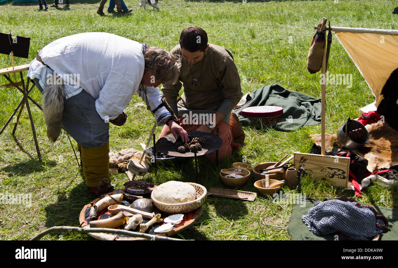 Wikinger reenactment -Fotos und -Bildmaterial in hoher Auflösung – Alamy