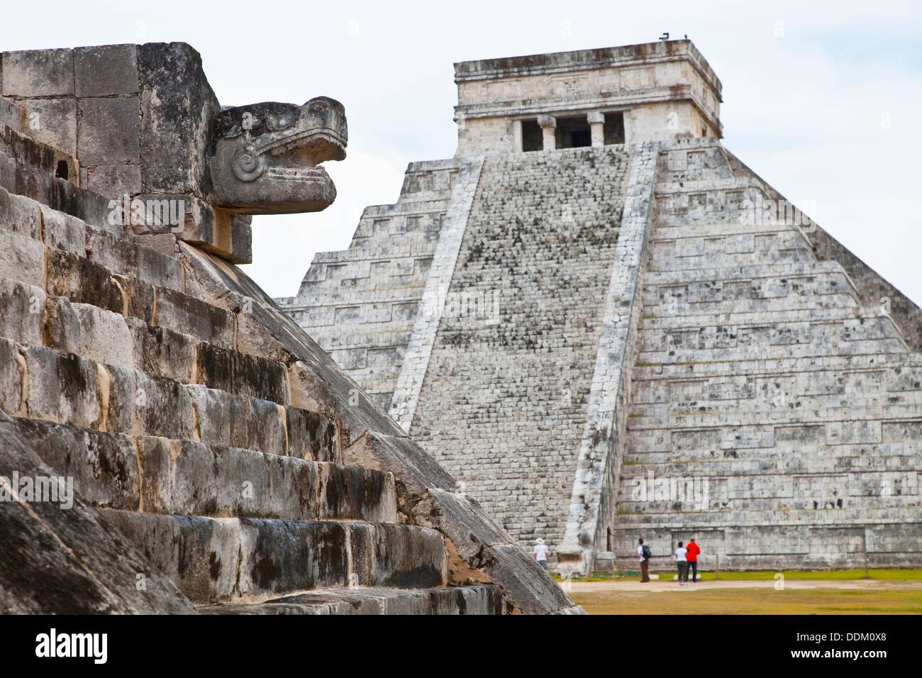 Tempel des Kukulcan (aka El Castillo) gesehen von der Plattform der ...