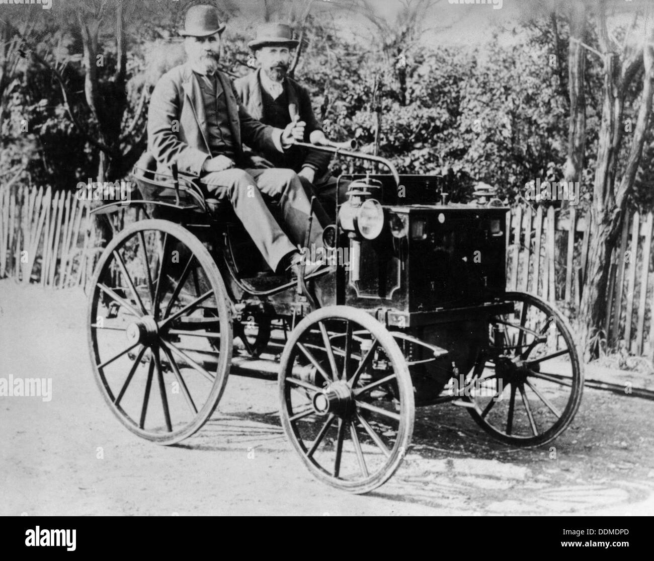 Emile Levassor in einem Panhard-Levassor, c 1890 - c 1895. Artist ...