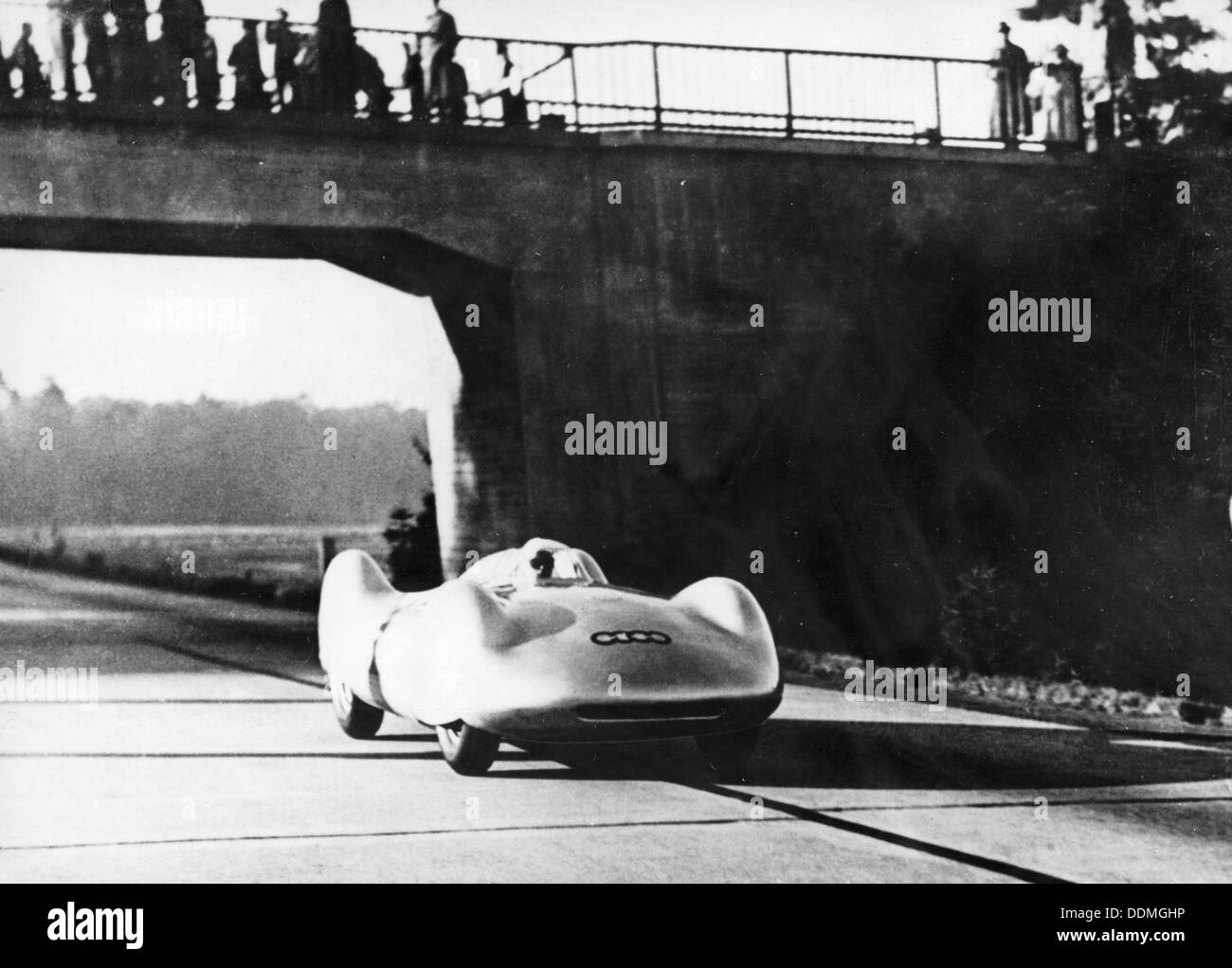 Bernd rosemeyer und ferdinand porsche -Fotos und -Bildmaterial in hoher ...