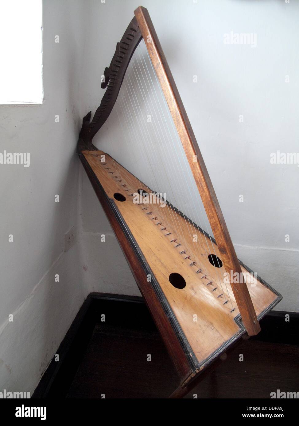 Peruvian music instrument -Fotos und -Bildmaterial in hoher Auflösung ...