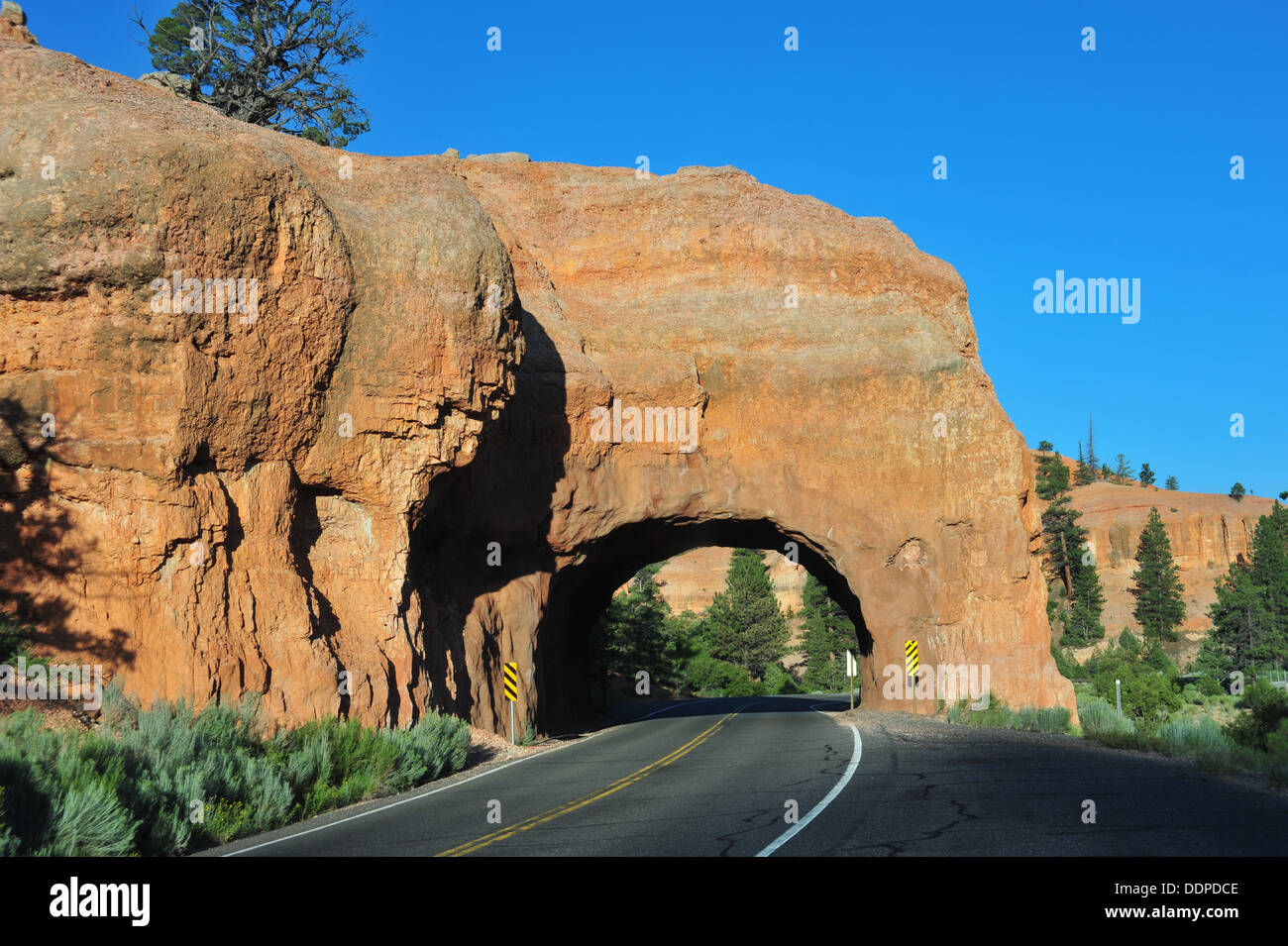 Tunnel Durch Den Felsen Stockfotos und -bilder Kaufen - Alamy Tunnel Durch Den Felsen Stockfotos und -bilder Kaufen - Alamy