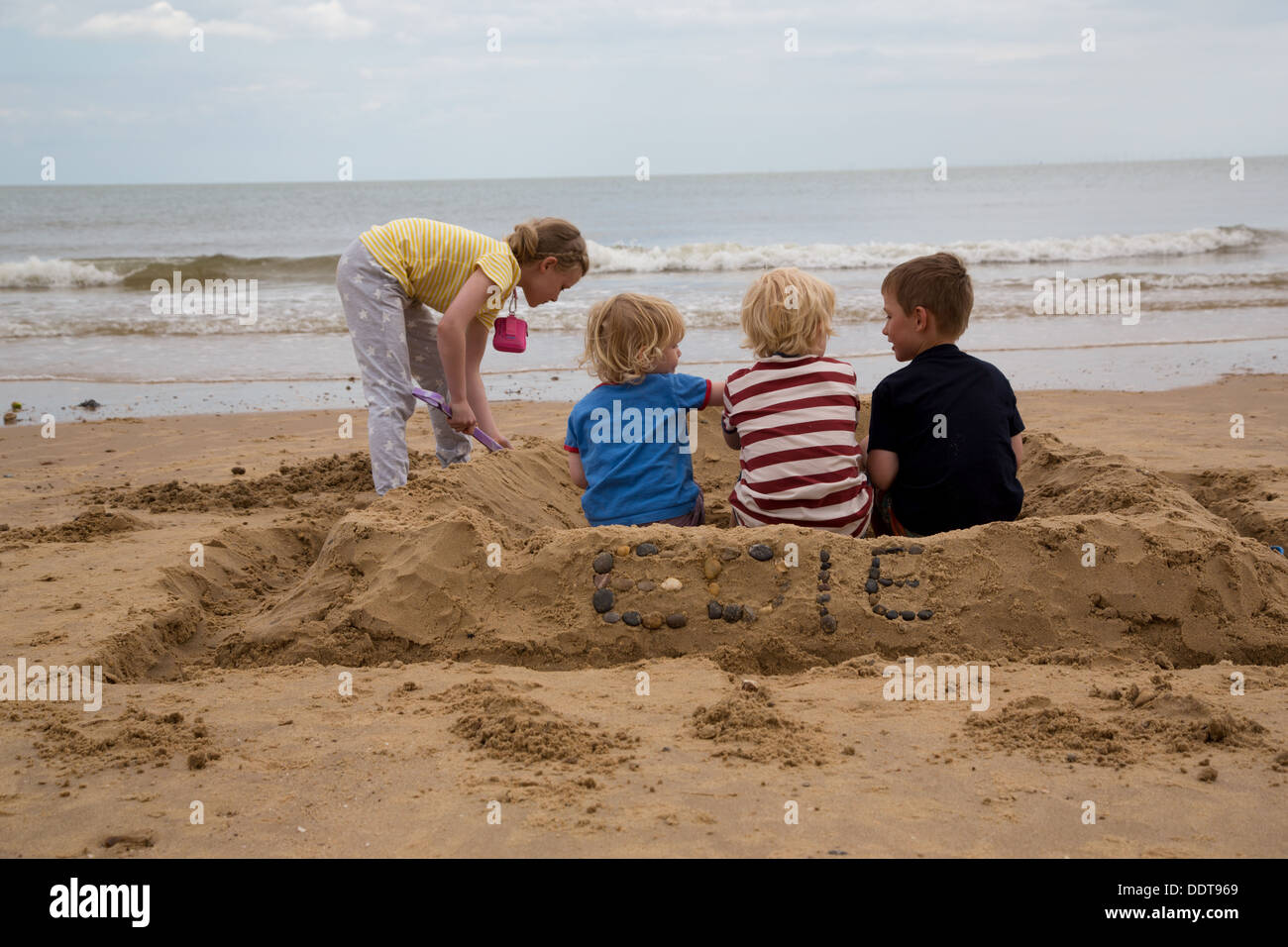 Kinder uk strand -Fotos und -Bildmaterial in hoher Auflösung – Alamy