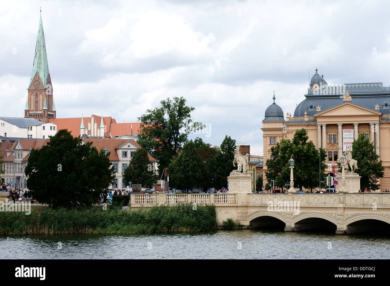Castle schwerin horse -Fotos und -Bildmaterial in hoher Auflösung – Alamy