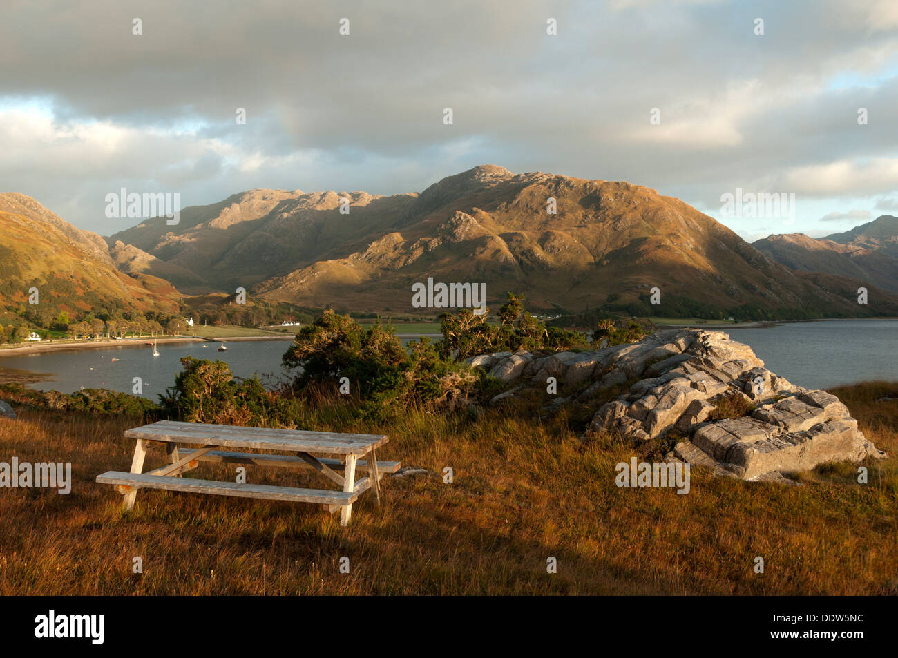 Arnisdale bucht -Fotos und -Bildmaterial in hoher Auflösung – Alamy
