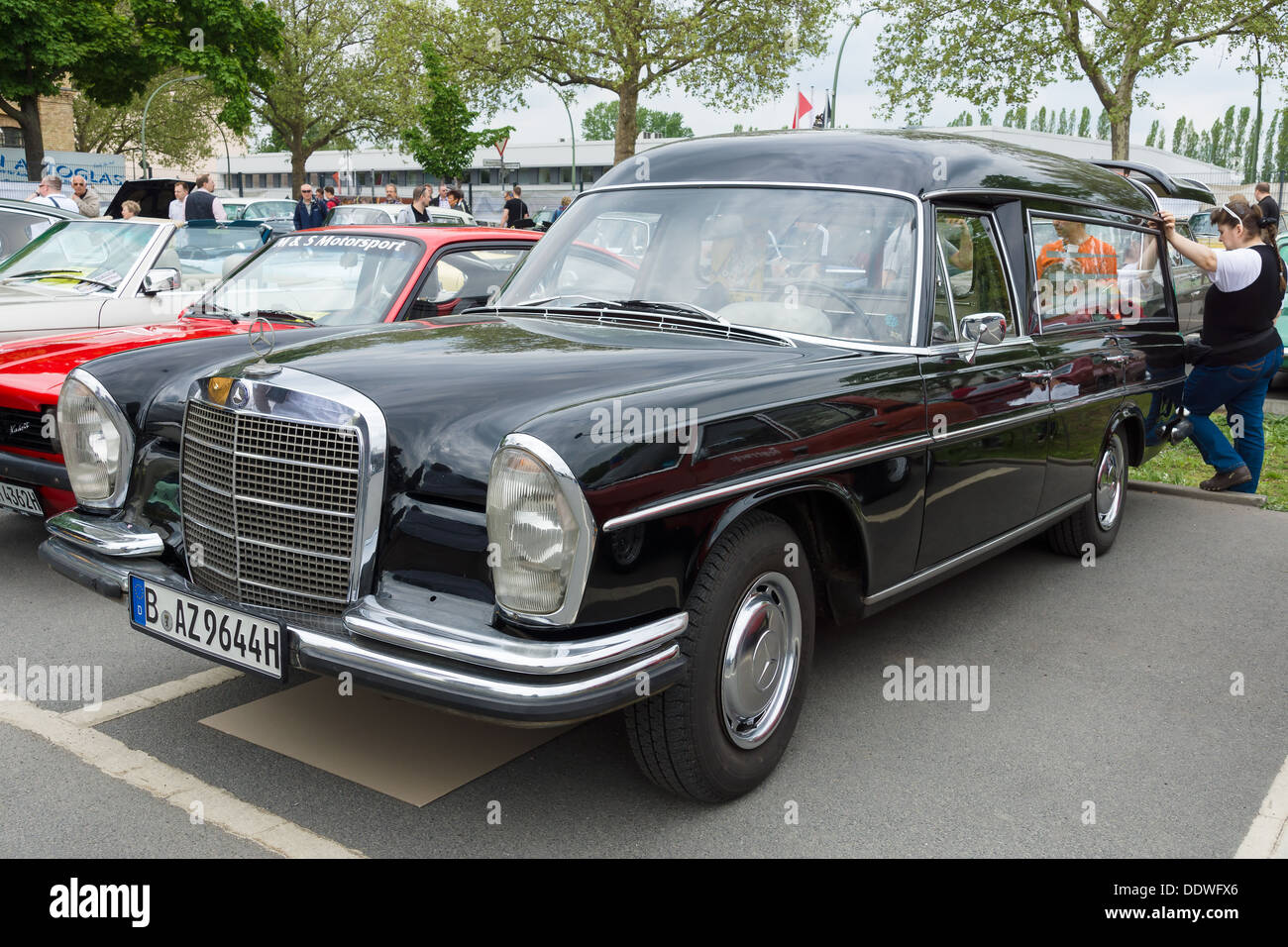 Auto leichenwagen deutschland -Fotos und -Bildmaterial in hoher ...