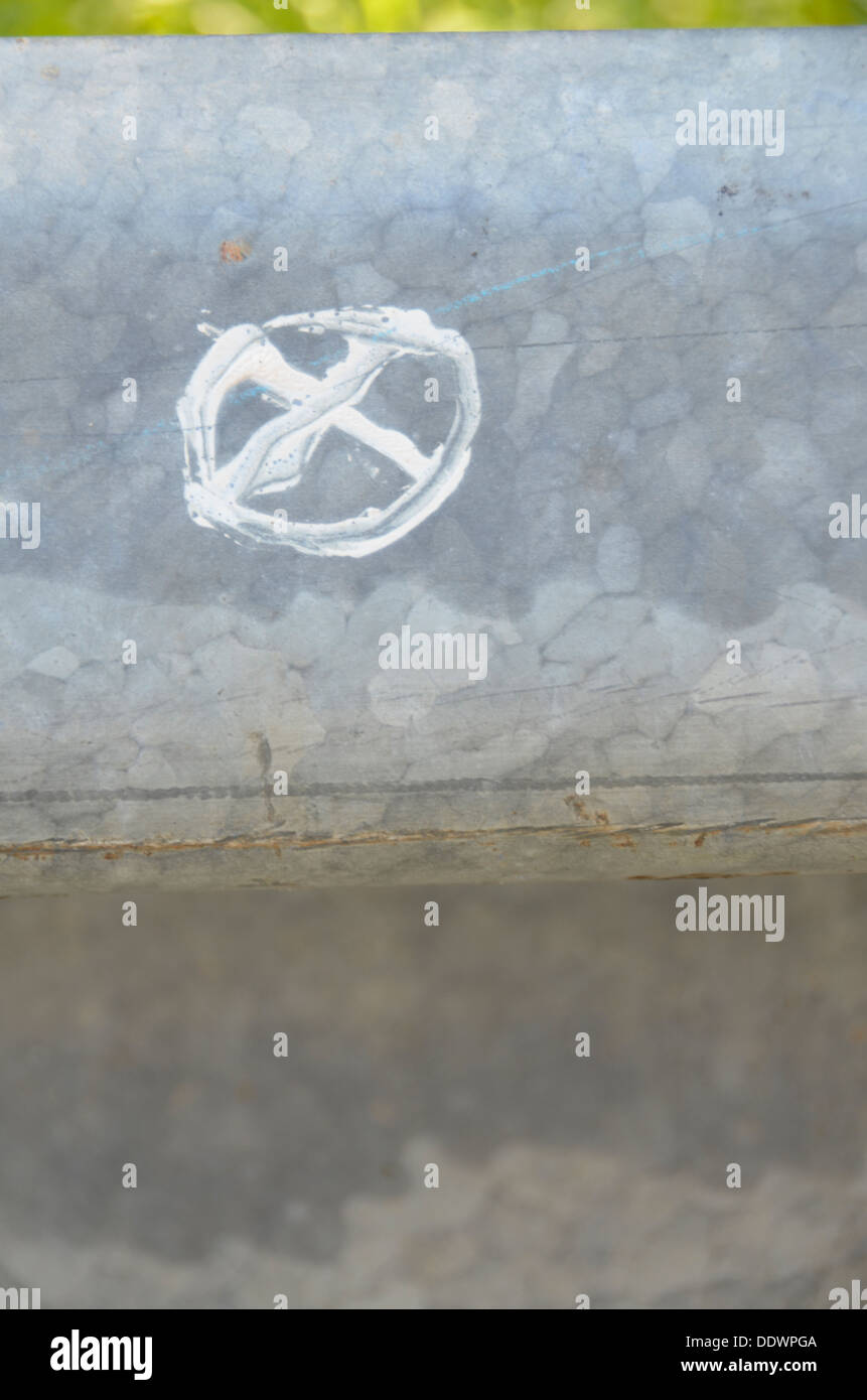 Kreuz markiert die stelle -Fotos und -Bildmaterial in hoher Auflösung ...