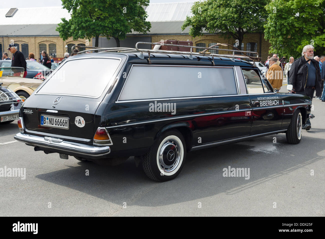 Mercedes benz 220d -Fotos und -Bildmaterial in hoher Auflösung – Alamy