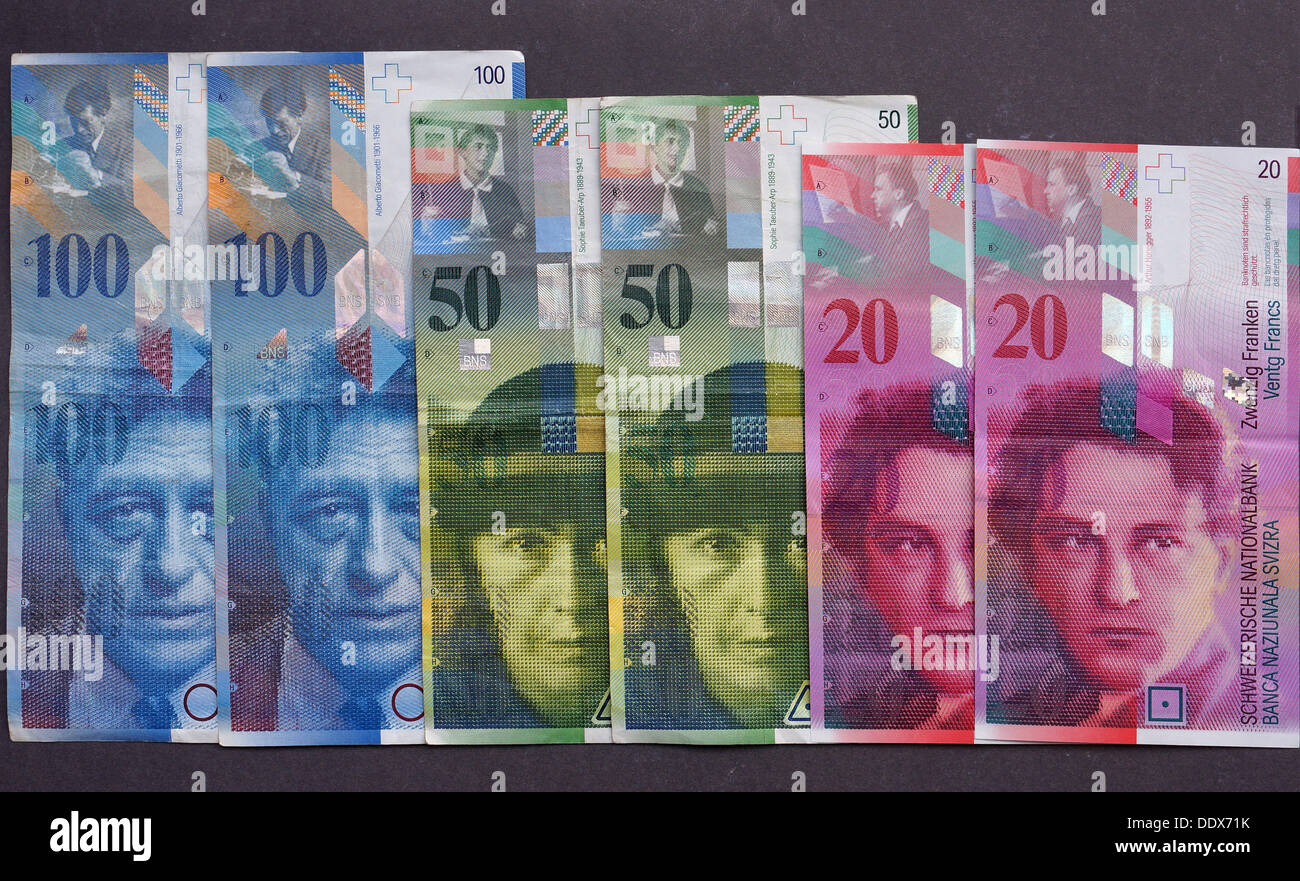 ILLUSTRATION - Banknoten der Schweizer Franken Währung auf einem Tisch ...