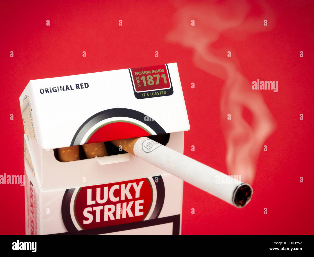 Lucky strike cigarettes pack -Fotos und -Bildmaterial in hoher ...