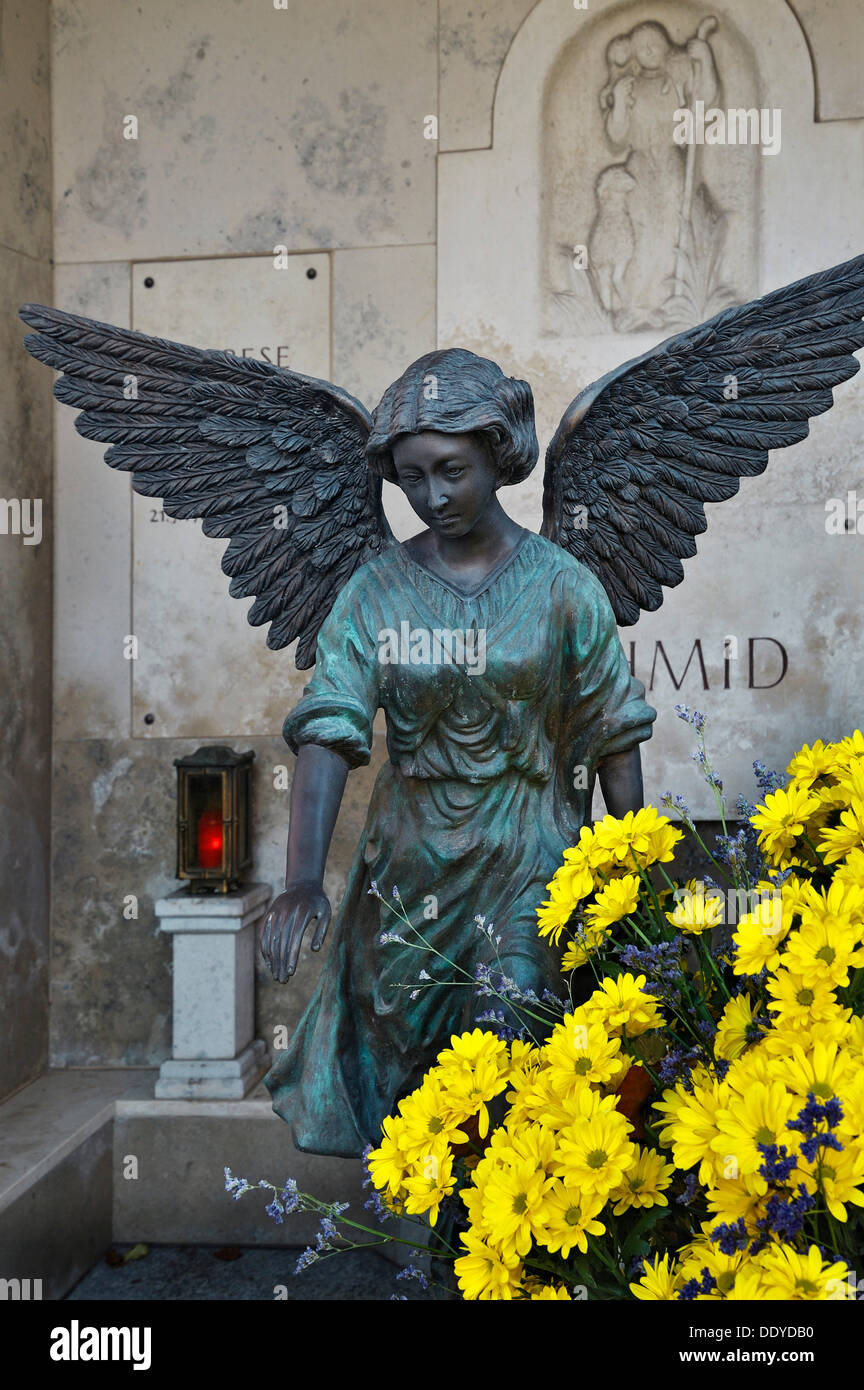 Friedhof engel münchen -Fotos und -Bildmaterial in hoher Auflösung – Alamy