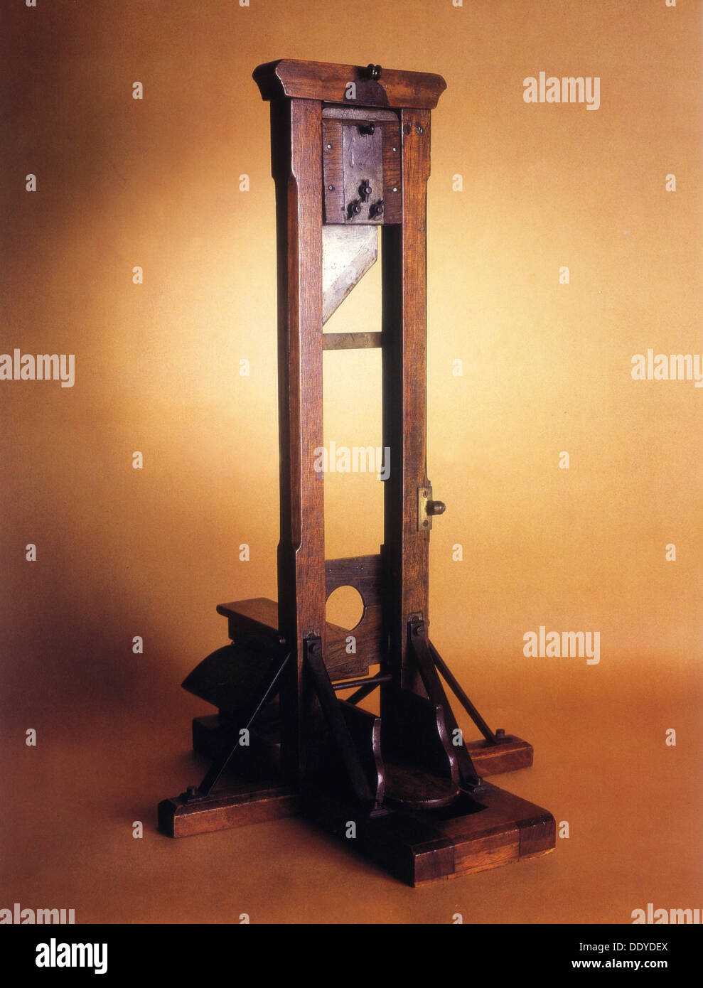 Guillotine french revolution -Fotos und -Bildmaterial in hoher ...