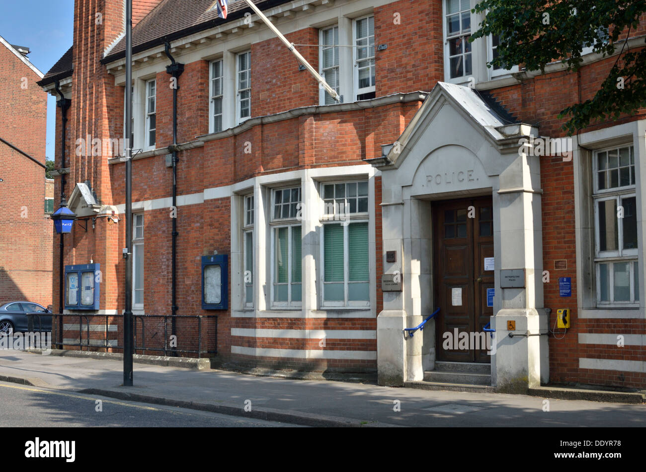 Police station exterior -Fotos und -Bildmaterial in hoher Auflösung – Alamy