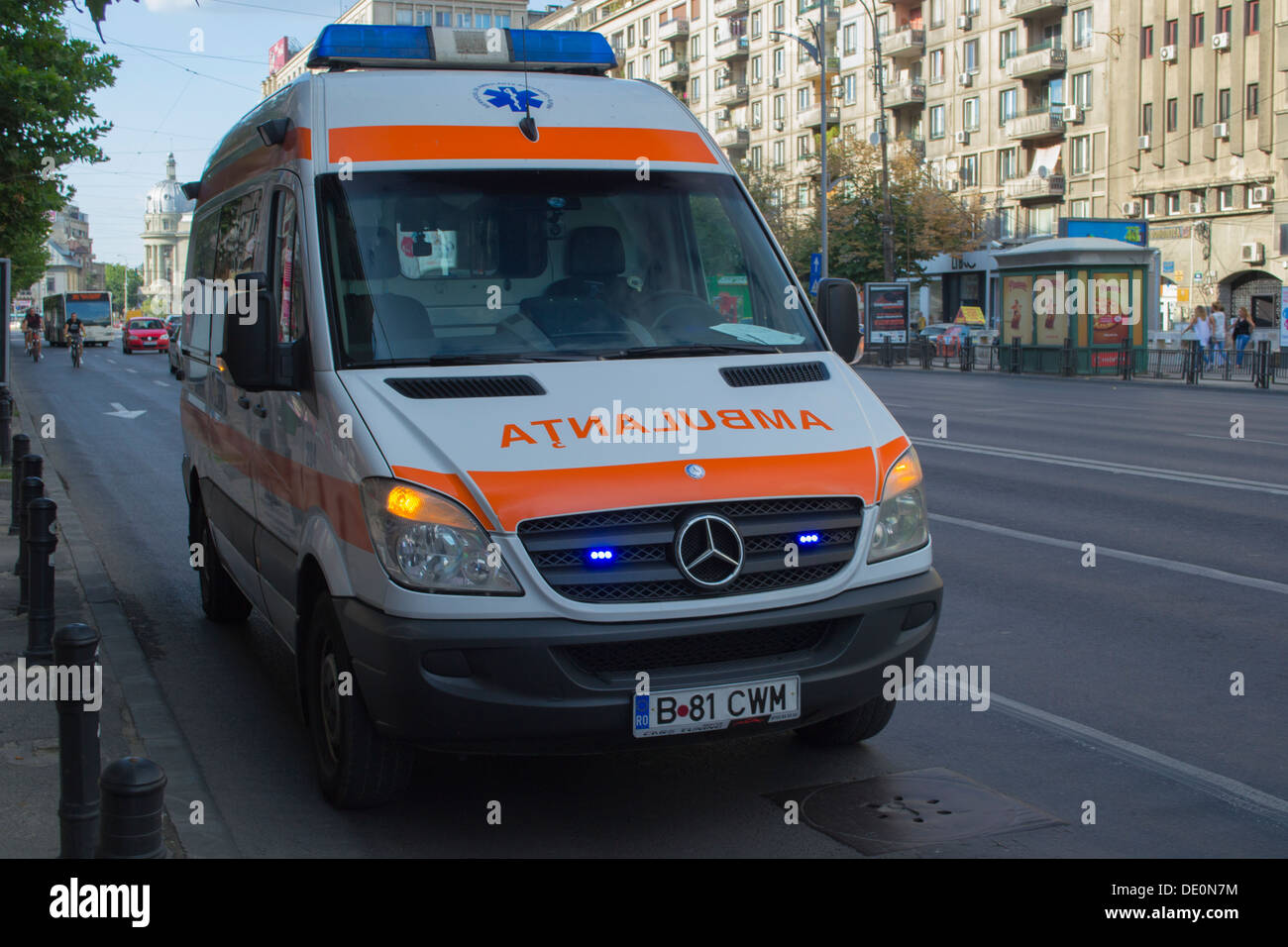 Romanian mercedes sprinter ambulance -Fotos und -Bildmaterial in hoher ...