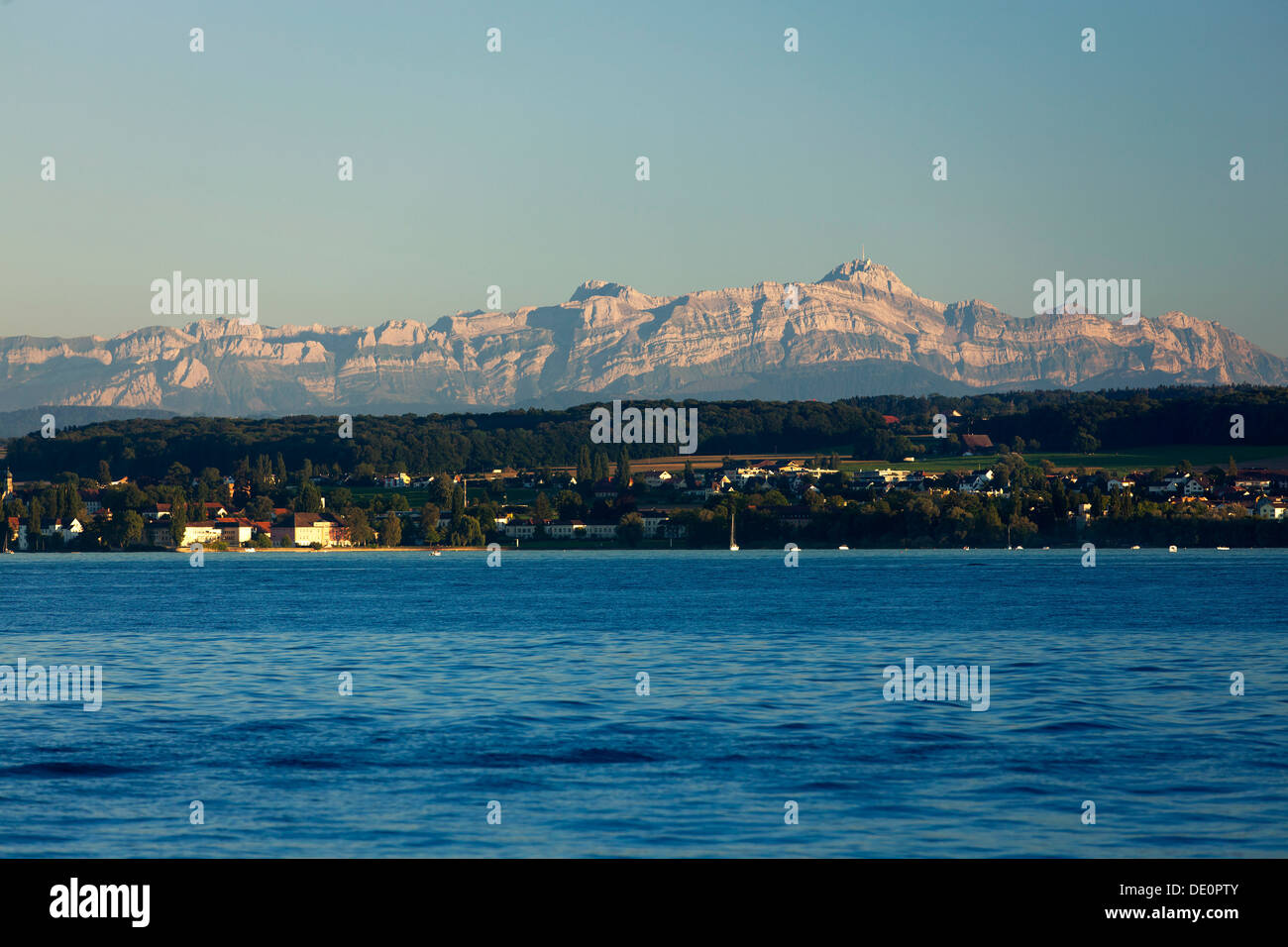 Blick auf santis und berge im alpsteinzug -Fotos und -Bildmaterial in ...