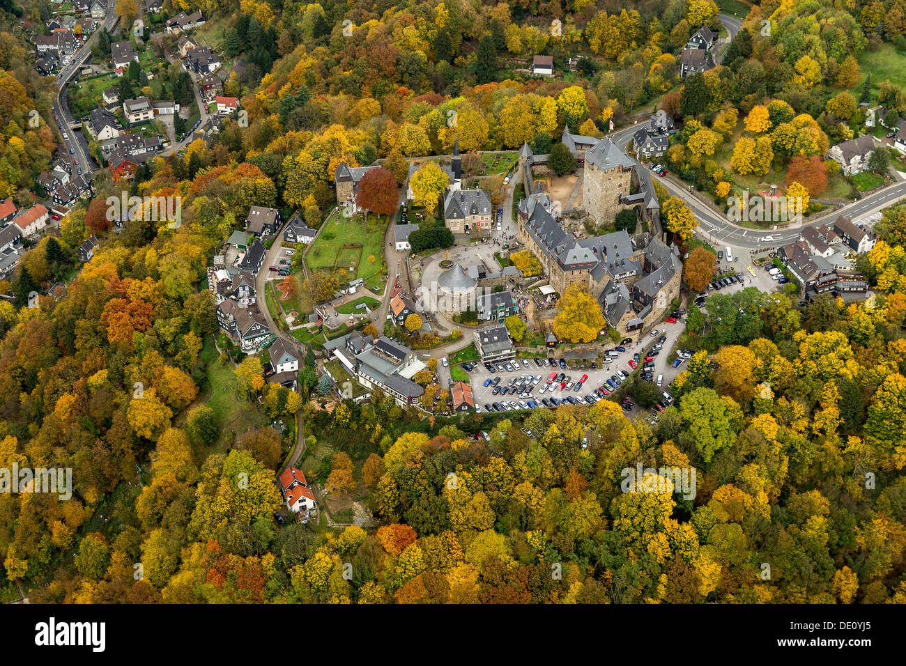 Luftaufnahme, Schloss Burg castle eine der Wupper, Solingen, Herbst ...