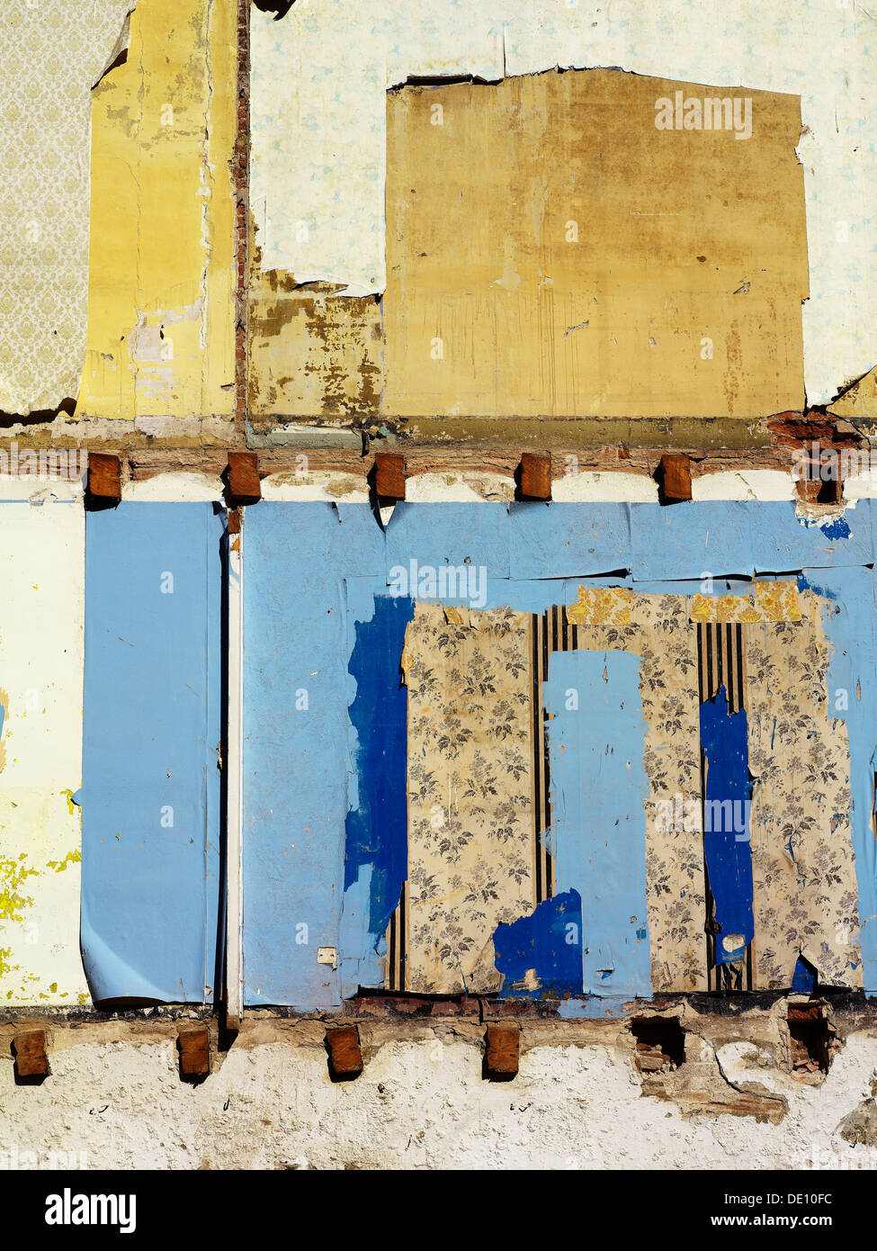 Old wallpaper torn -Fotos und -Bildmaterial in hoher Auflösung - Seite ...