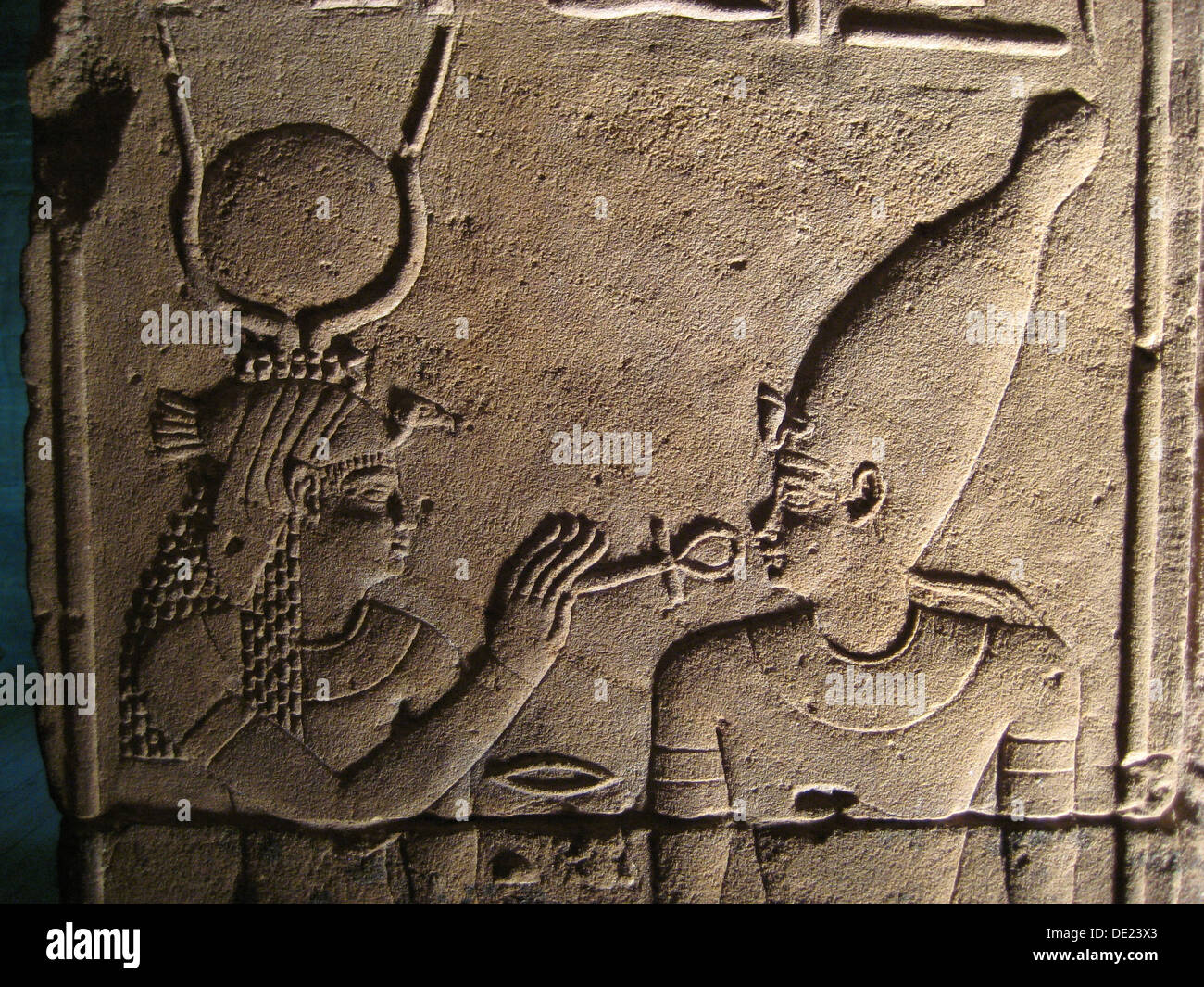 Göttin isis und osiris -Fotos und -Bildmaterial in hoher Auflösung – Alamy