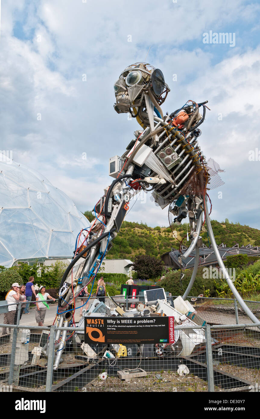 Weee man sculpture eden project -Fotos und -Bildmaterial in hoher ...