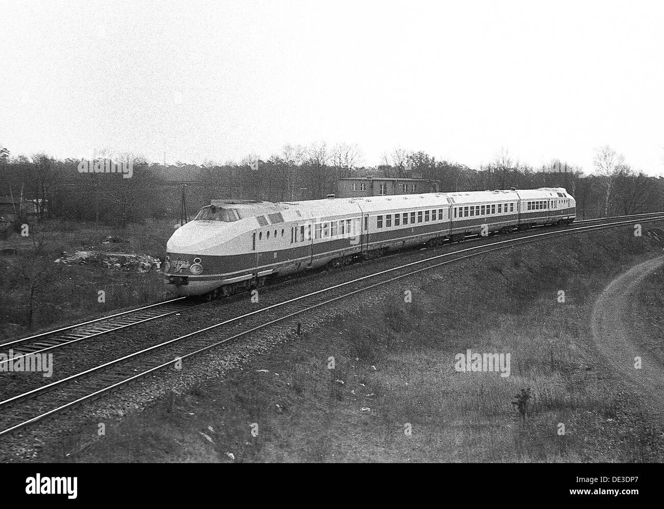 Berlin, DDR, Diesel hydraulische Schnelltriebzug der DR Serie 175 ...