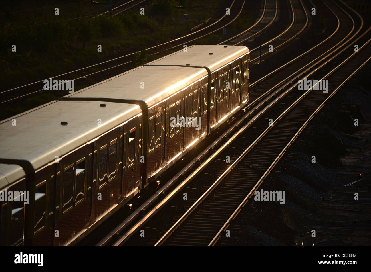 Bahngleise in deutschland mit zug -Fotos und -Bildmaterial in hoher ...