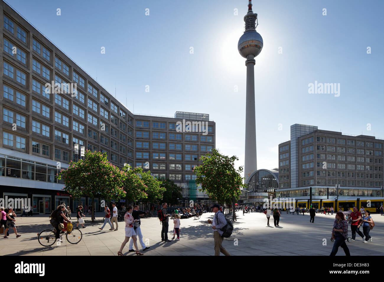 Fernsehturm schatten -Fotos und -Bildmaterial in hoher Auflösung – Alamy
