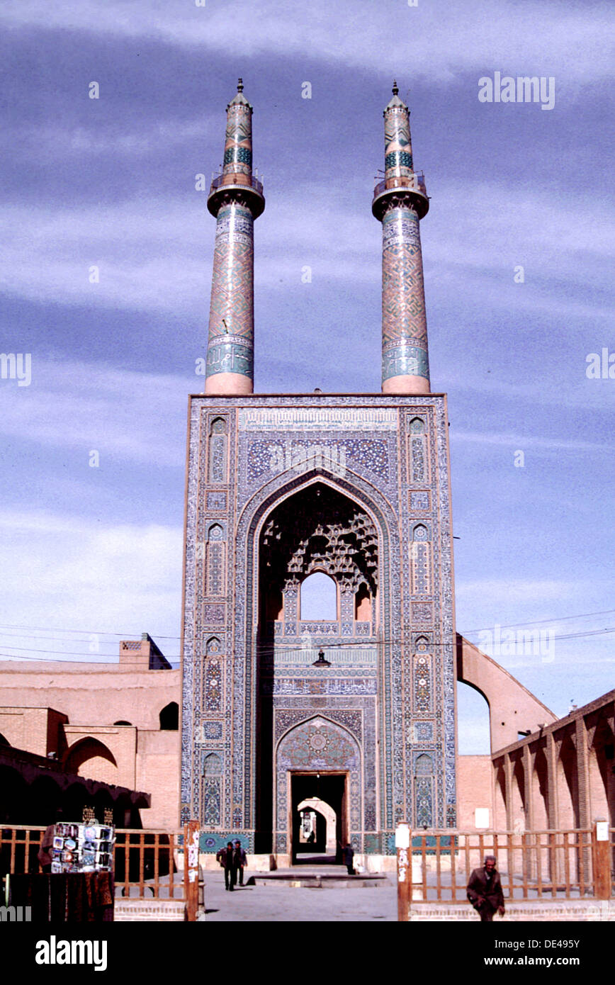 Eingang Der Masjid E Jame Moschee Oder Der Freitagsmoschee Stockfotos ...