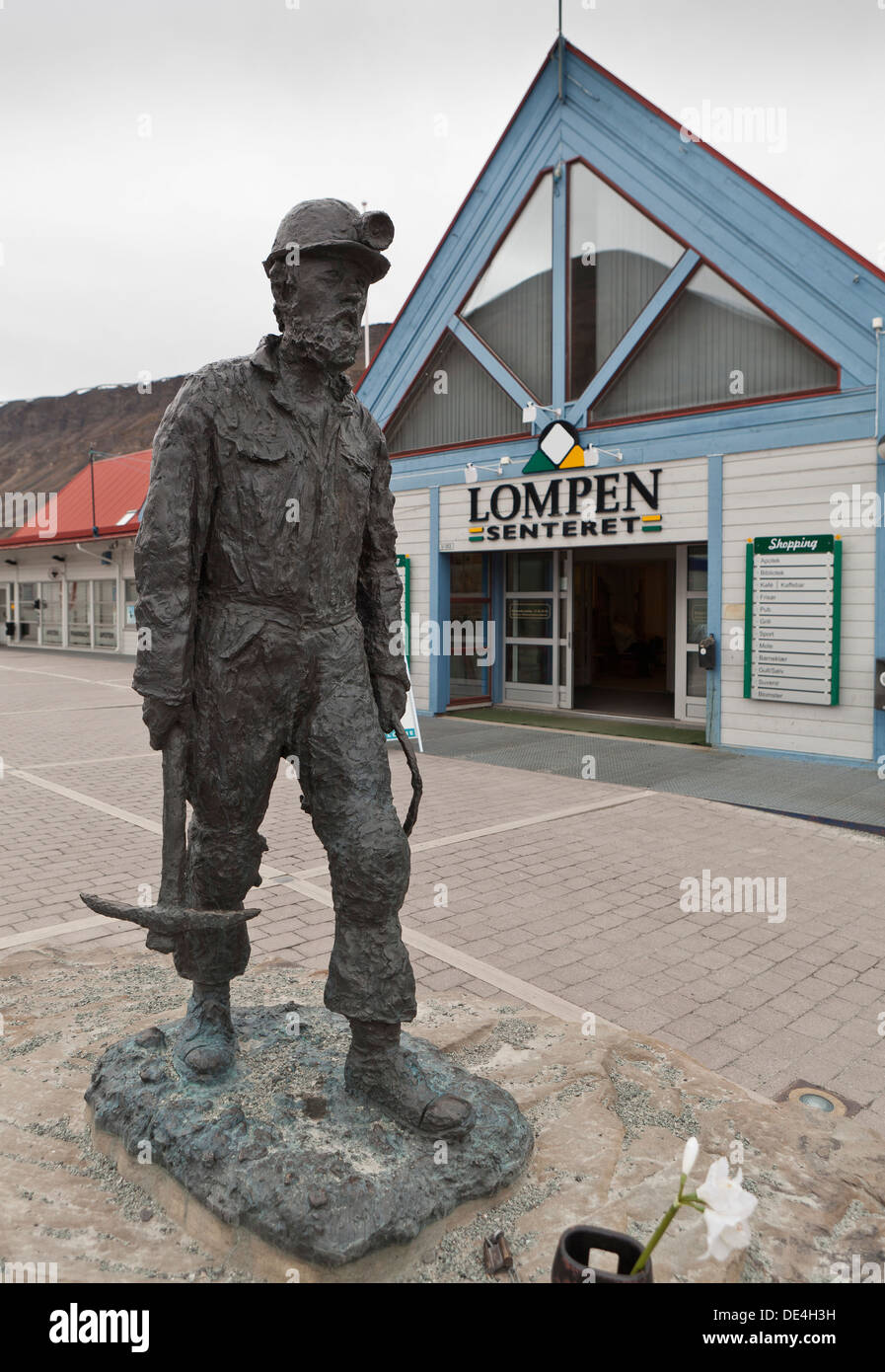 Statue von Bergmann in Longyearbyen, Insel Spitzbergen, Norwegen ...