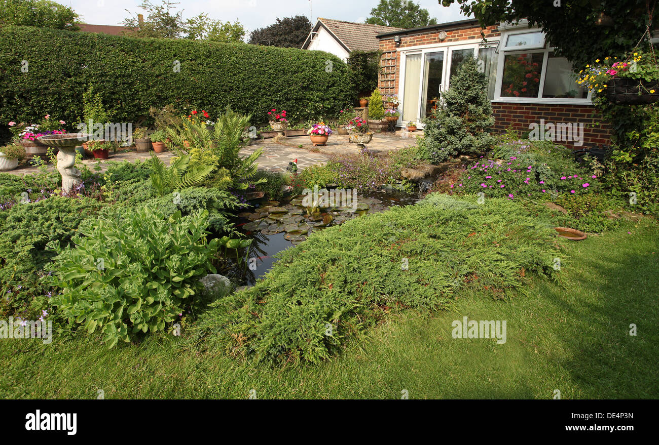 Patio teich -Fotos und -Bildmaterial in hoher Auflösung – Alamy